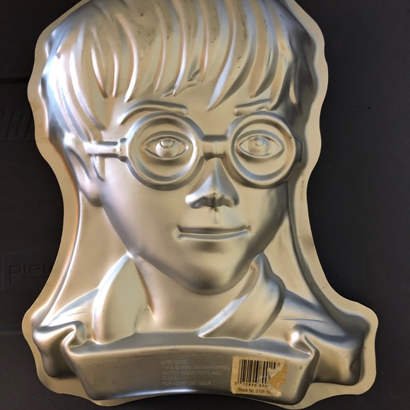 Wilton | Kitchen | Wilton Harry Potter Cake Pan | Poshmark